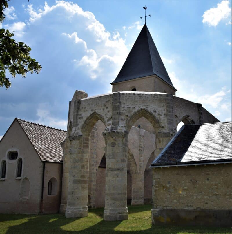 Courcelles, son château et sa "petite chapelle Sixtine"